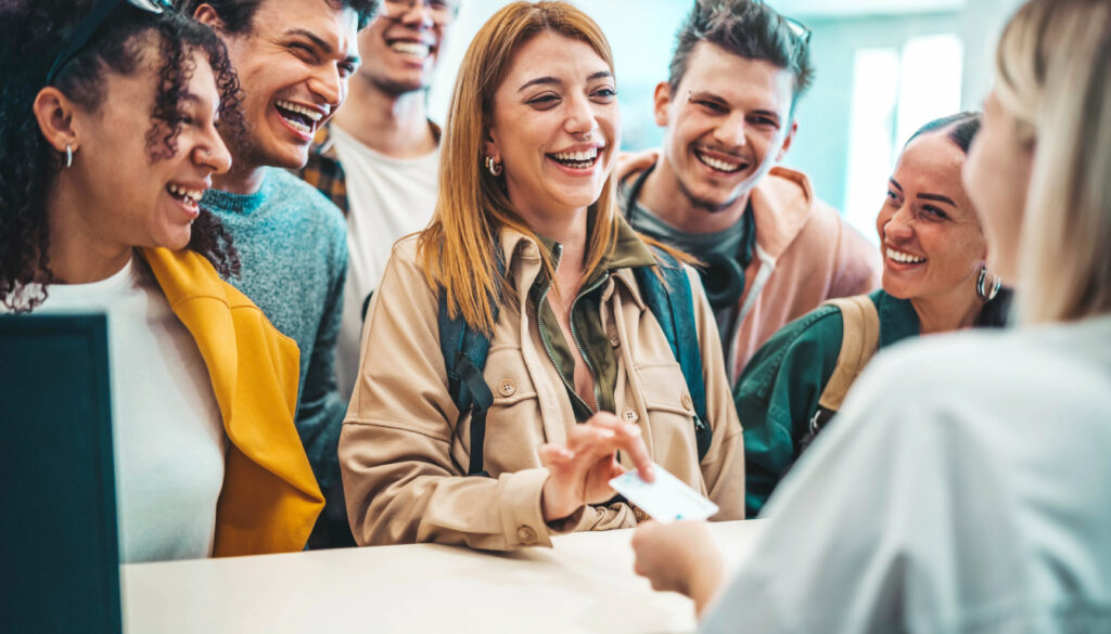 Check-in e Check-out em Hotel: Entenda o que é e como funciona esse ...